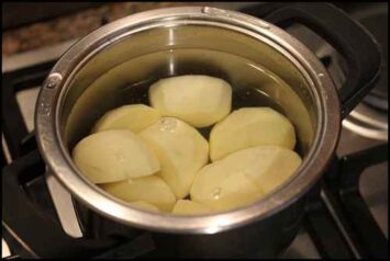 How Long Do You Boil Mashed Potatoes? [Recipe & Tips] - Tips And Tricks ...